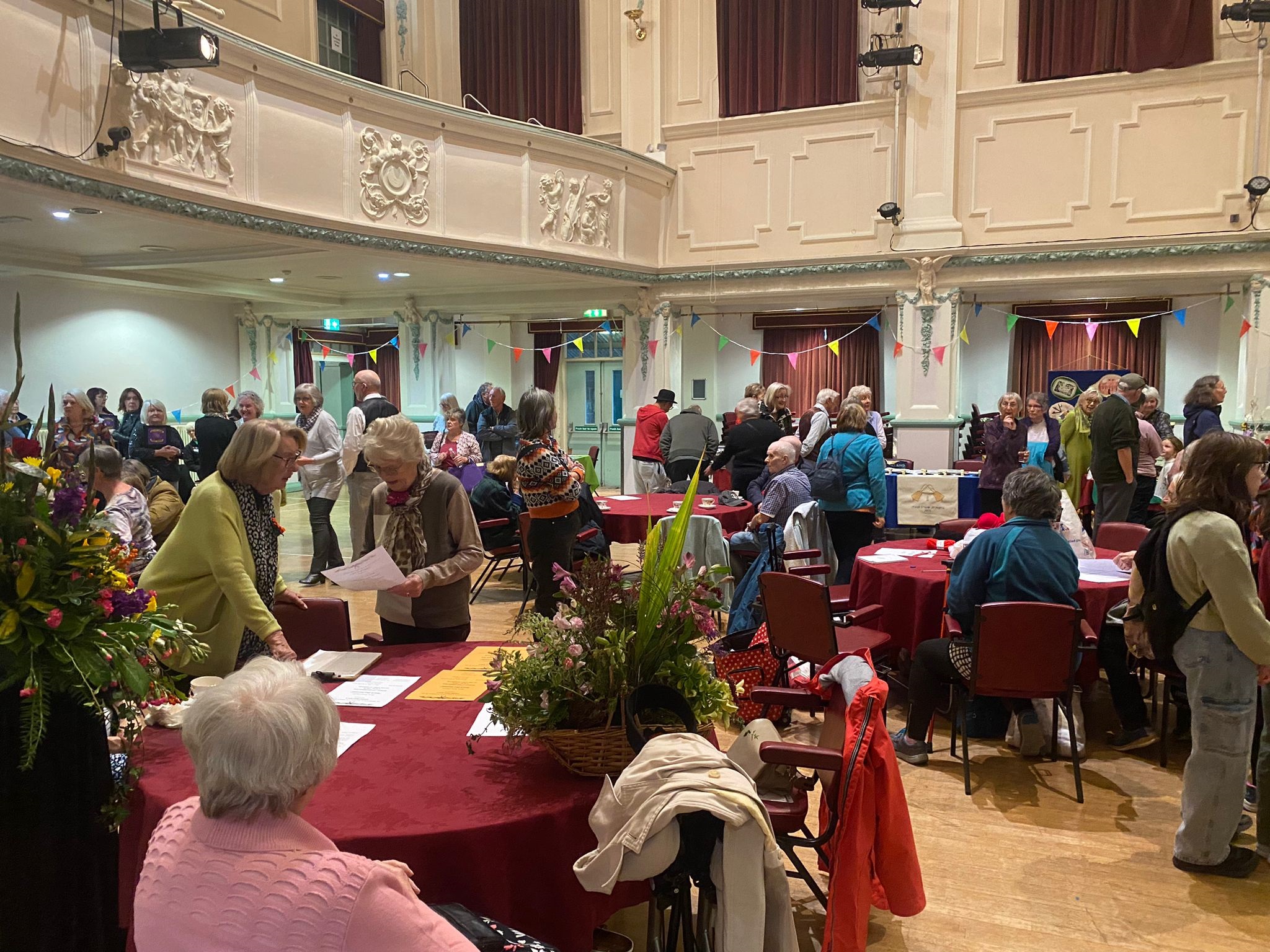 Hundreds enjoy Silver Sunday celebrations - The Coro